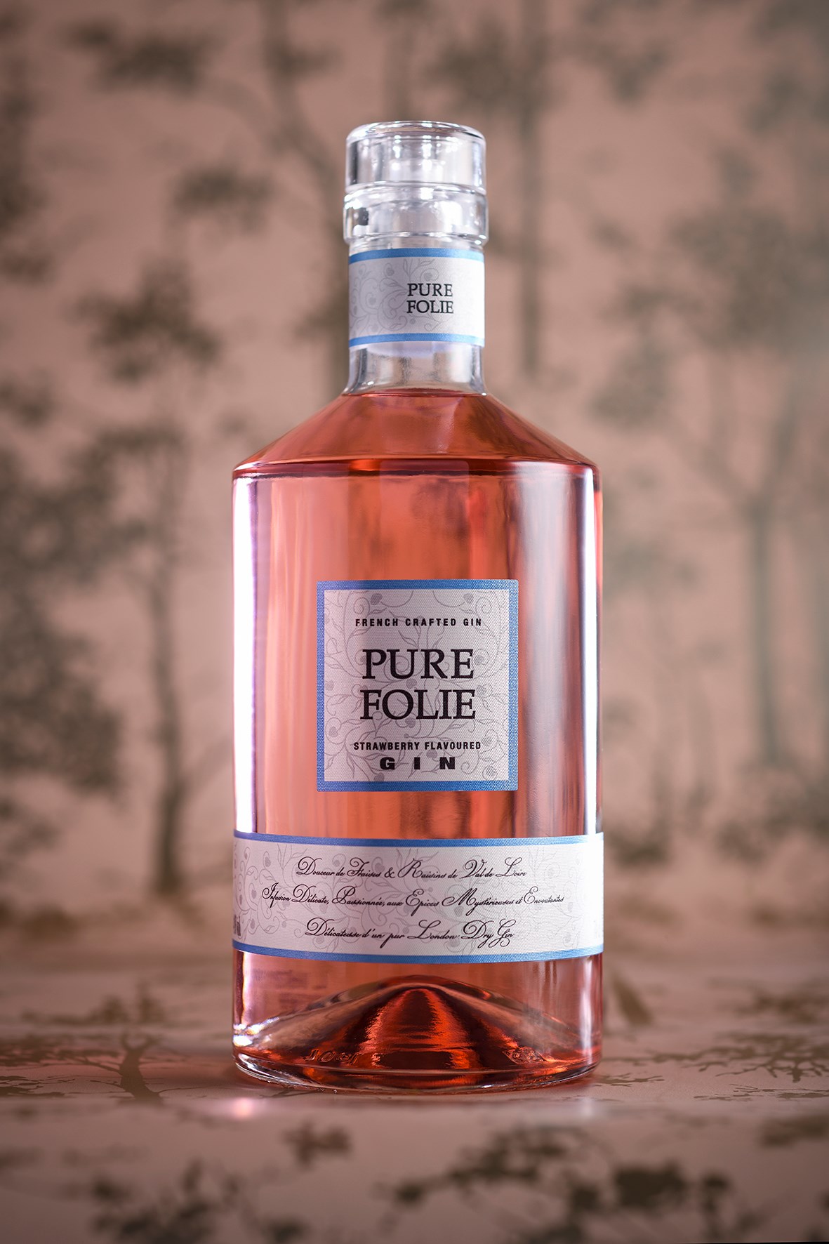 Gin Pure Folie – The strawberry Gin from Combier Distillery’s - Bacchus ...